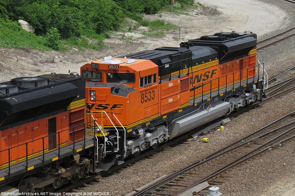 BNSF 8533